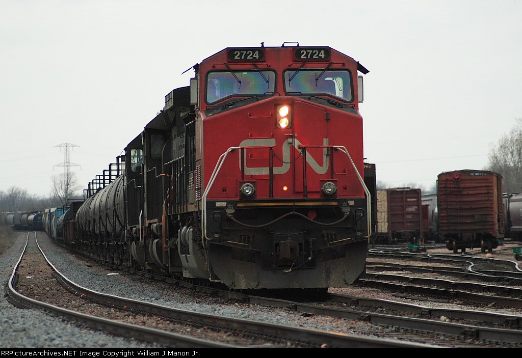 CN 2724 in Wallace yard